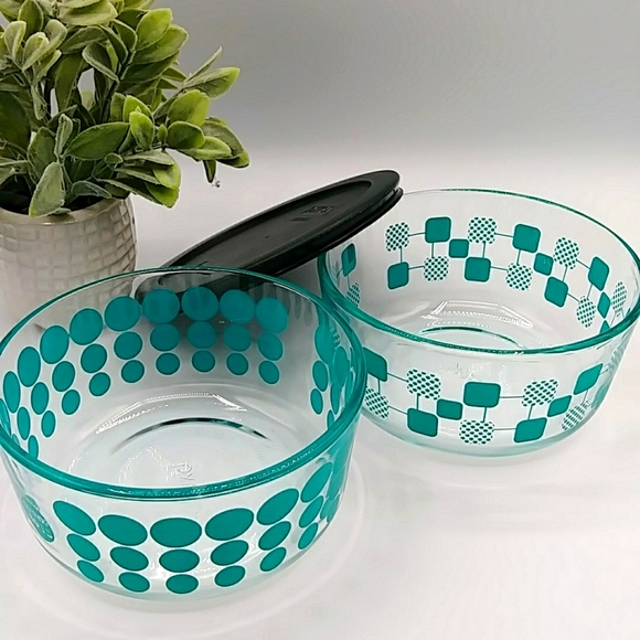 Pyrex | Dining | 2 Pyrex Turqoise Designs 4 Cup Pyrex Bowls With ...